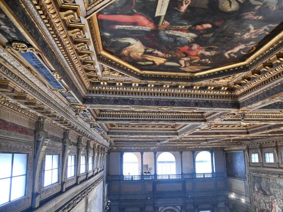 Firenze, il soffitto del Salone dei Cinquecento visto da (molto) vicino ...