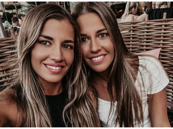 Le sorelle Dellai, gemelle pornostar: «Viviamo ancora con mamma e papà ...