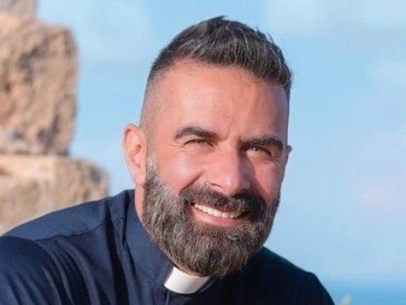Don Cosimo Schena, il sacerdote più amato d'Italia sui social: è ...
