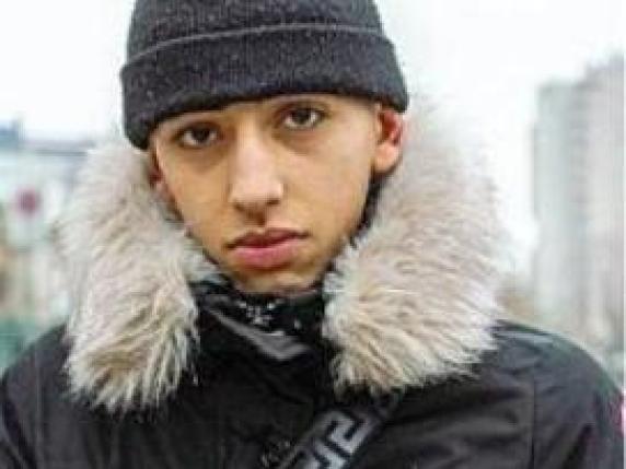 Il trapper Baby Touchè a spasso con il pitbull senza guinzaglio ...