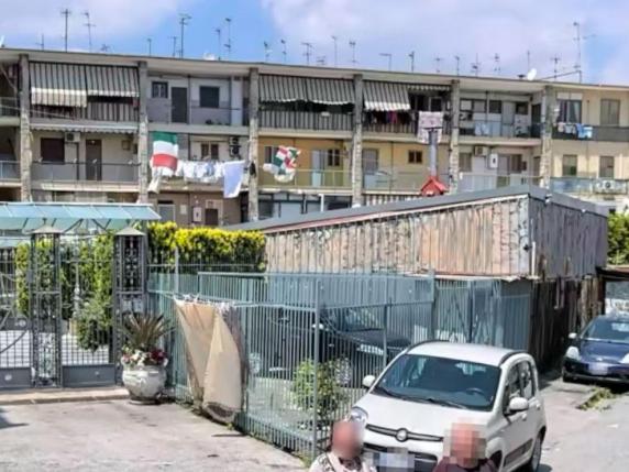 Napoli, gli alloggi popolari del rione Amicizia gestiti dalla camorra e occupati da famiglie ...