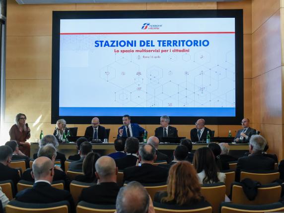 Fs, Stazioni del territorio: il progetto per rigenerare i piccoli ...