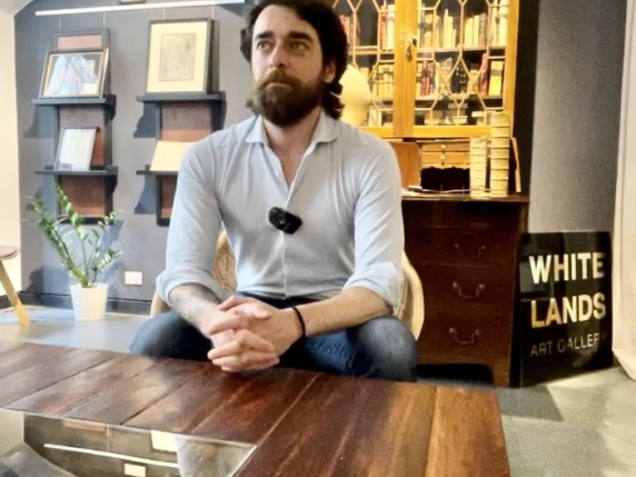 Luca Cena, l’influencer dei libri antichi da 200 mila follower e 3 ...