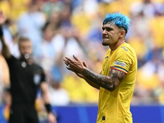 Andrei Ratiu (Romania), chi è e perché gioca con i capelli blu a Euro ...