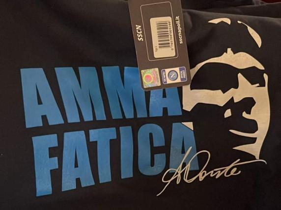 «Amma fatica'», il Calcio Napoli realizza una t-shirt con la frase (già ...