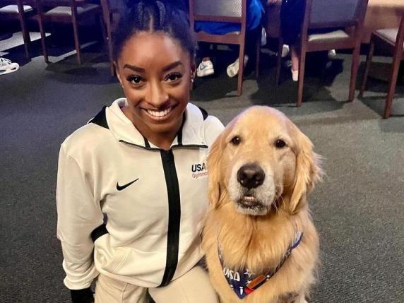 Il cane di Simone Biles e della ginnastica Usa: Beacon, il golden ...