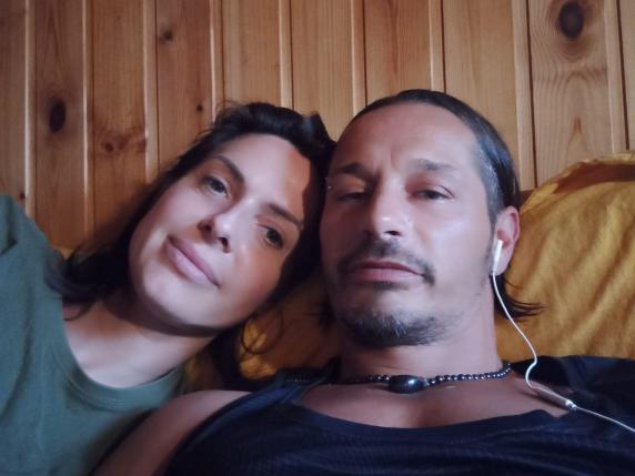 Gli «sciamani» Sara Duè e Yuri Tassinari a processo: curarono con metodi alternativi il tumore ...