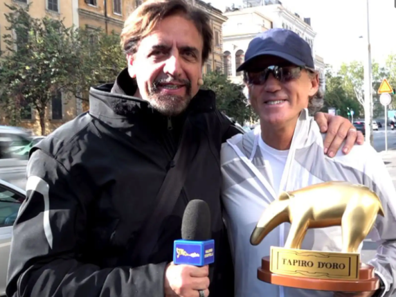 Roberto Mancini, Tapiro d'oro da Striscia la notizia: «Buonuscita ...
