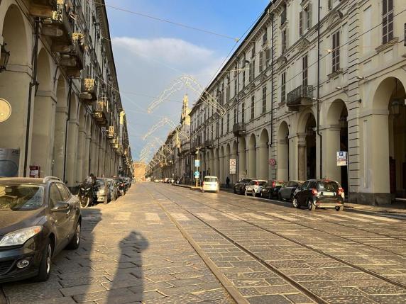 Torino, via Po (quasi) liberata. La sorpresa della strada dei portici ...