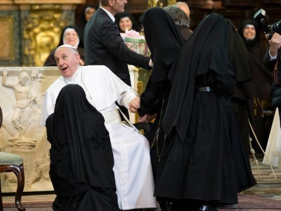 Quando le monache di clausura di Napoli s'avventarono su Papa Francesco ...