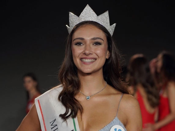 Il diploma scientifico e il corso di laurea in odontoiatria: il ritratto della nuova Miss Italia ...