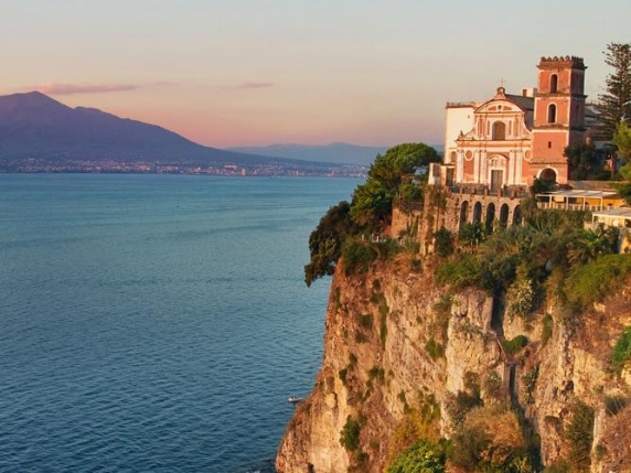 Vico Equense, la Procura sequestra l'isola ecologica: scarica liquami ...