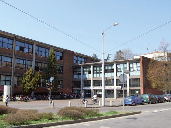 Modena, adescamento di studenti minorenni: prof sospesa all'istituto ...