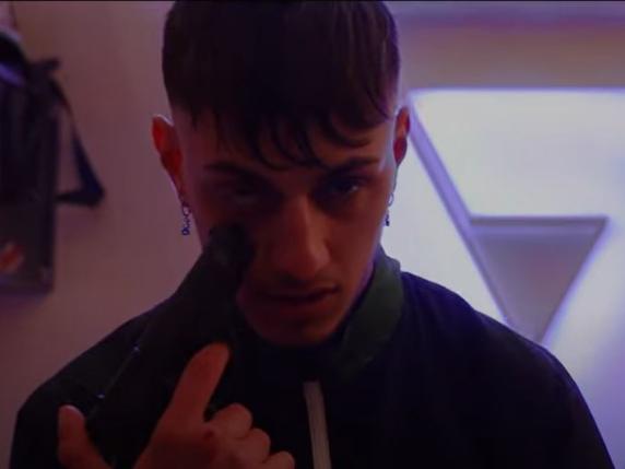 Milano, trapper 20enni si filmano mentre picchiano vigilante e ...