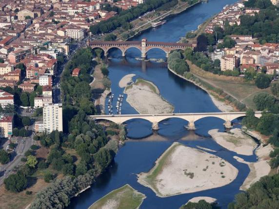 Lodi e Pavia, tra villette con giardino e aria irrespirabile: viaggio ...