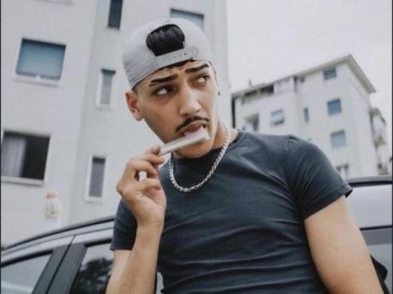 Milano, il trapper Simba La Rue lascia il carcere e torna agli arresti ...