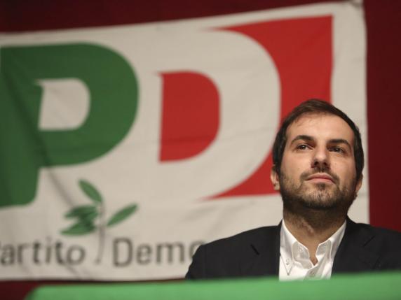 Pd, lite al congresso di Gragnano: il deputato Sarracino bloccato in ...