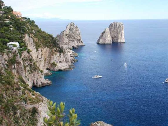 Dolce&Gabbana, Capri è ancora il set per le riprese dello spot di Light ...