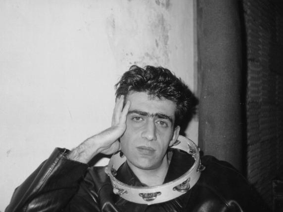 Punk, cantautore, poeta e filosofo: la vita varia di Angelo Ruggiero ...