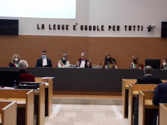 Mamma muore di tumore senza poter rivedere il figlio: «Il padre non l ...