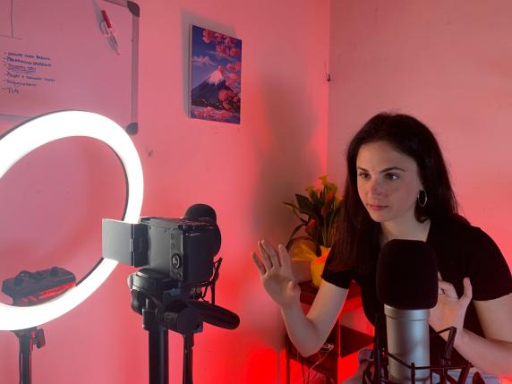 I video sottovoce di Elena: «Si chiama Asmr, batte l'insonnia (e mi ha ...