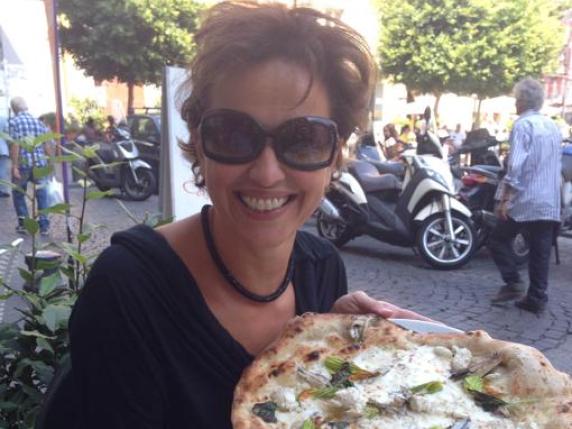 Una pizza per il giudice Ferretti A Napoli l’attrice Marta Zoffoli ...