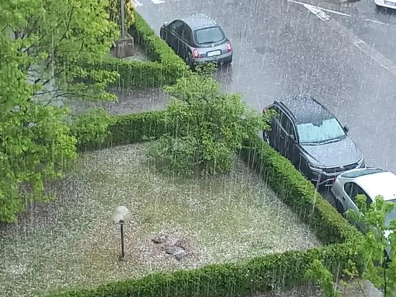 Bergamo, pioggia e grandine ma migliorerà presto. In aprile caduto il ...