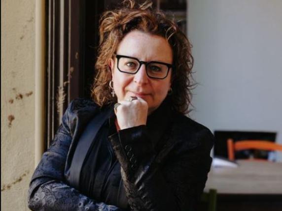 Simona Pedicini, la scrittrice che trucca i morti: «Lavoro nobile, la ...