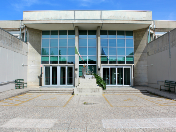 Ferrara, la prima scuola con carriere alias: l'istituto Copernico-Carpeggiani adotta un ...