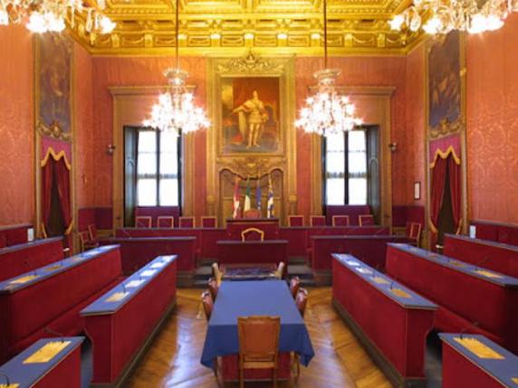 A Torino si litiga sul crocifisso nell'aula del Consiglio comunale: «Va ... A Torino si litiga sul crocifisso nell'aula del Consiglio comunale: «Va ...