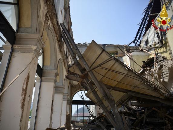 Crollo Porta Susa, la Procura ordina il sequestro della vecchia ... Crollo Porta Susa, la Procura ordina il sequestro della vecchia ...