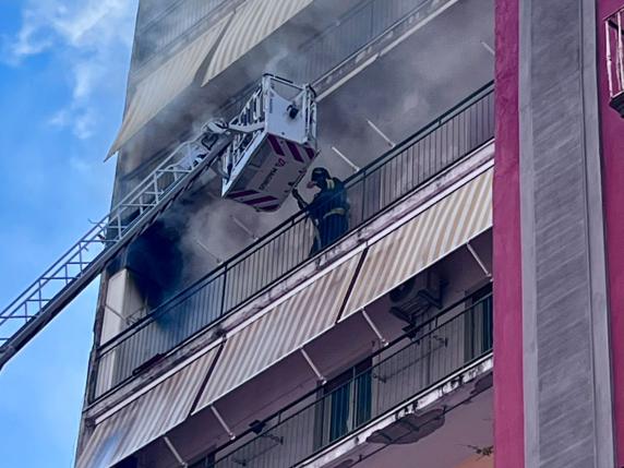 Incendio al corso Vittorio Emanuele, paura e caos: vigili al lavoro ... Incendio al corso Vittorio Emanuele, paura e caos: vigili al lavoro ...