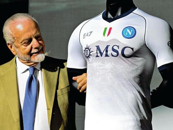 Sulle nuove maglie del Napoli c’è il Vesuvio invocato dagli avversari ...
