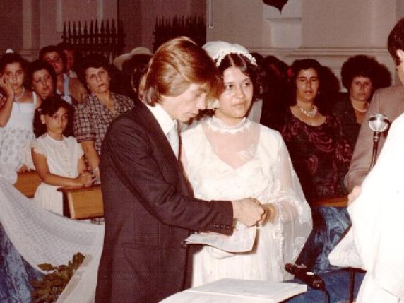 Nino D'Angelo festeggia 44 anni di matrimonio e in un video social ...