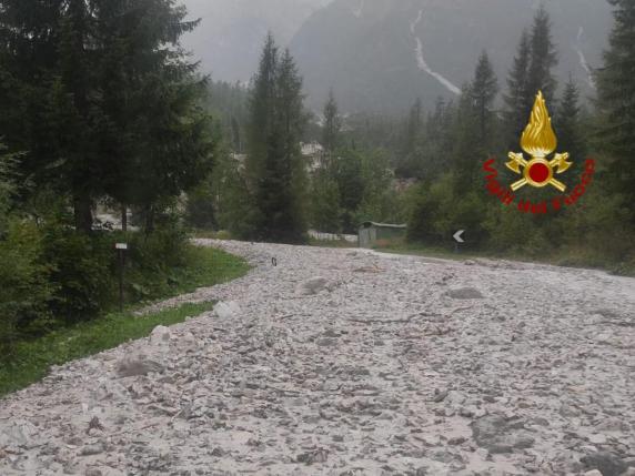 Val di Zoldo (Belluno), frana un fronte di 80 metri: la colata di ...