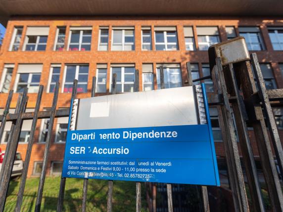 Milano, rissa tra tossicodipendenti al Serd: dottoressa chiama la ...