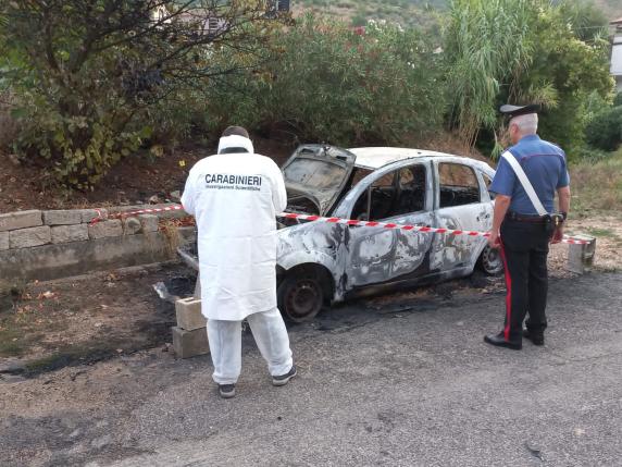 Incendiata l'auto del sindaco di Lenola: i carabinieri seguono la pista ... Incendiata l'auto del sindaco di Lenola: i carabinieri seguono la pista ...