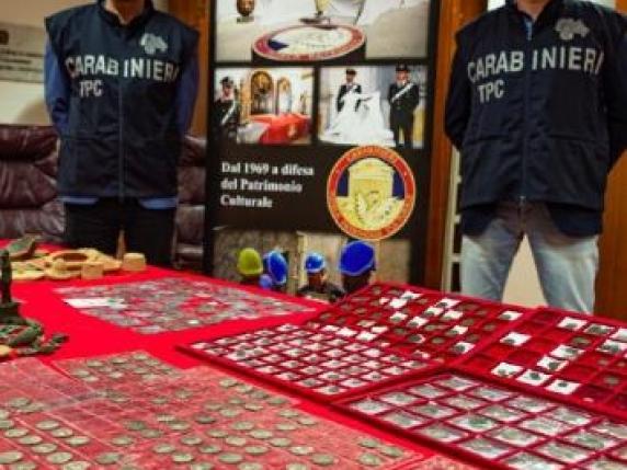 Monza, 600 monete d'oro e gioielli del V secolo a. C. Recuperato il ...