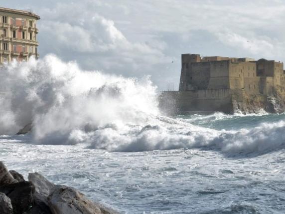 Meteo Campania, nuova allerta temporali e mareggiate dalla Protezione Civile | Corriere.it