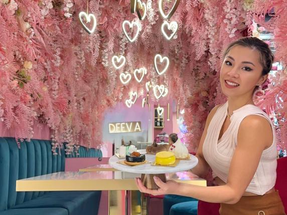 La Deeva a Torino, pausa dolce con un giardino fiorito sulle pareti e sul soffitto | Corriere.it