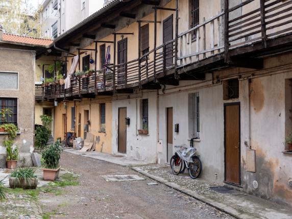 Baggio, dal campanile romanico ai ballatoi in legno: alla scoperta del ...