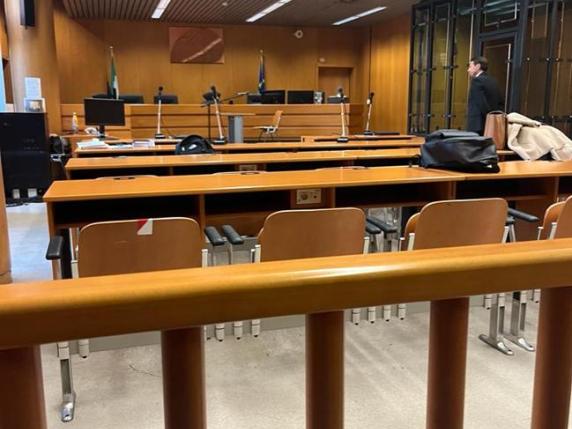 Le avvocate si contendono il giovane agente. E ora una è indagata per ...