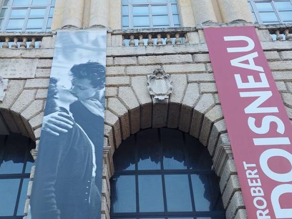 Verona, addio a Francoise Bornet: è stata la donna del «bacio» di ...