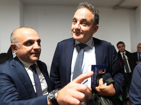 Il centrodestra fa ripartire i sondaggi. Introna e Dambruoso insidiano ...