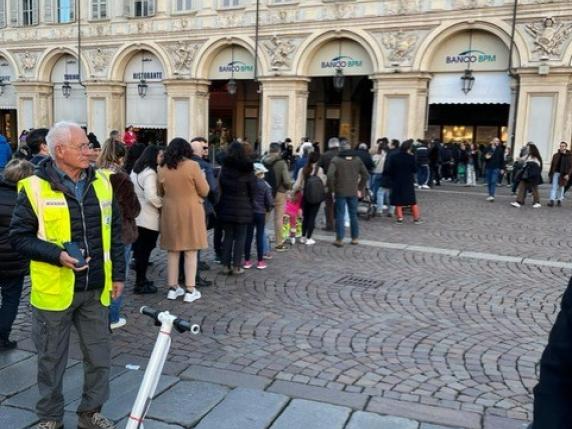 Gelato al fiordilatte, Biraghi apre in anticipo: ed è subito super coda ...