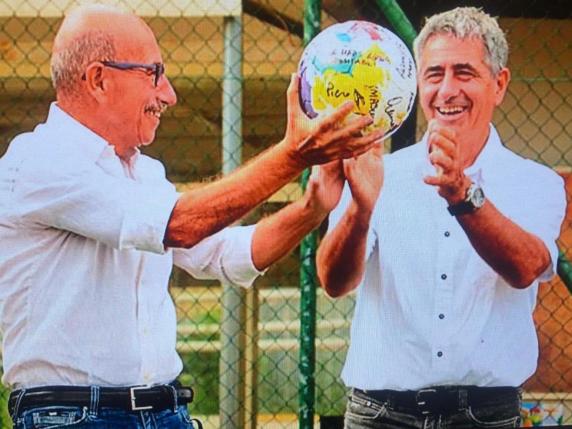 Antonio Piccolo, Carlo Sagliocco e la scuola calcio di Scampia: chi ...