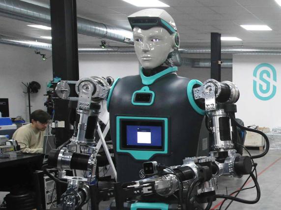 RoBee, il robot umanoide made in Brianza: pesa 120 chili e costa 140 ...