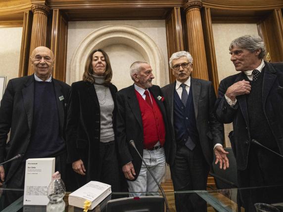 «Io c’ero», libro di Pino Santarelli: a Roma l’amarcord dei compagni ...