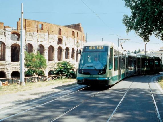 Lo stile di Torino per i tram di Roma: Italdesign disegnerà la nuova ...