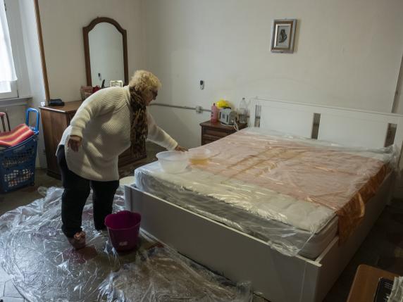 Milano, nelle case Aler di via Ripamonti la pioggia entra dal tetto ...